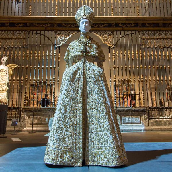 A Look Inside: Heavenly Bodies: Fashion and the Catholic Imagination ...
