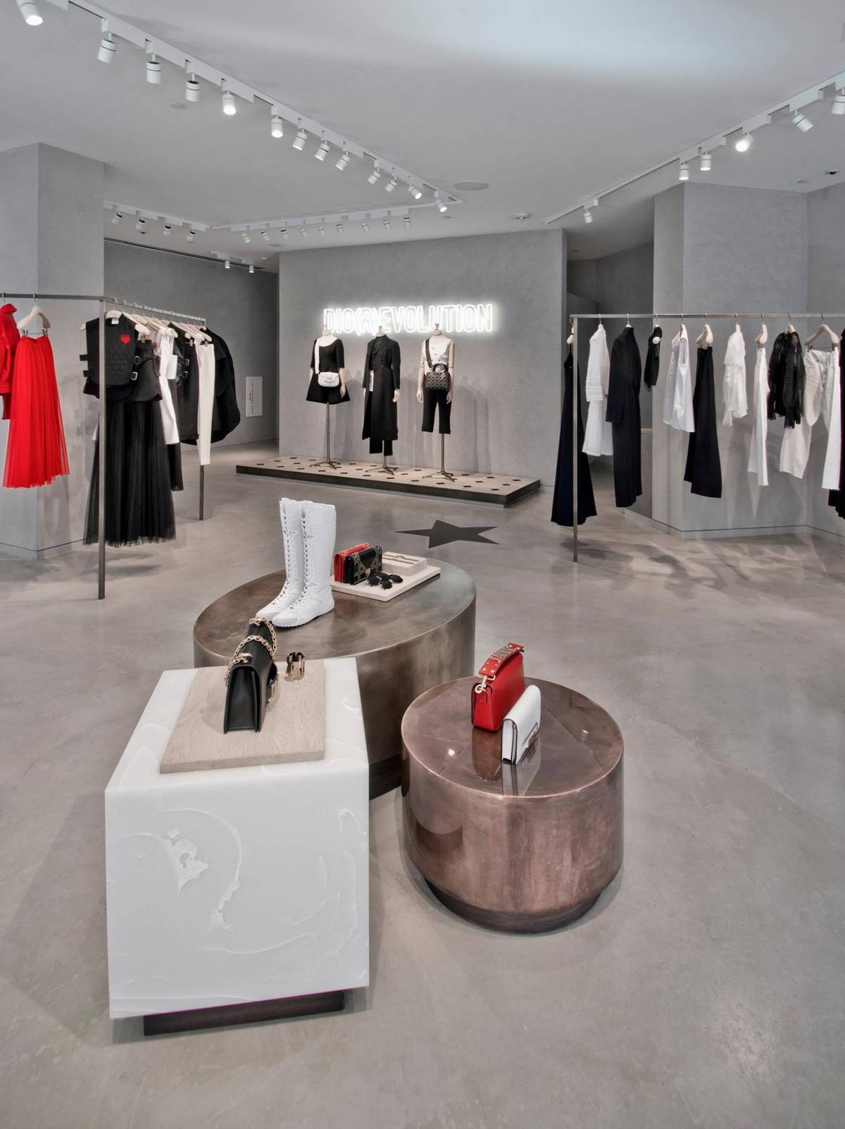 Dior Launches Pop-Ups to Showcase Spring/Summer 2017 Collection | SENATUS