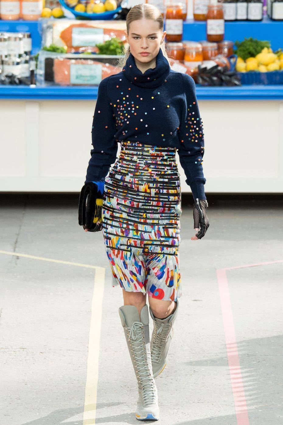 CHANEL Showcases Fall 2014 Collection in 'Supermarket' Setting | SENATUS