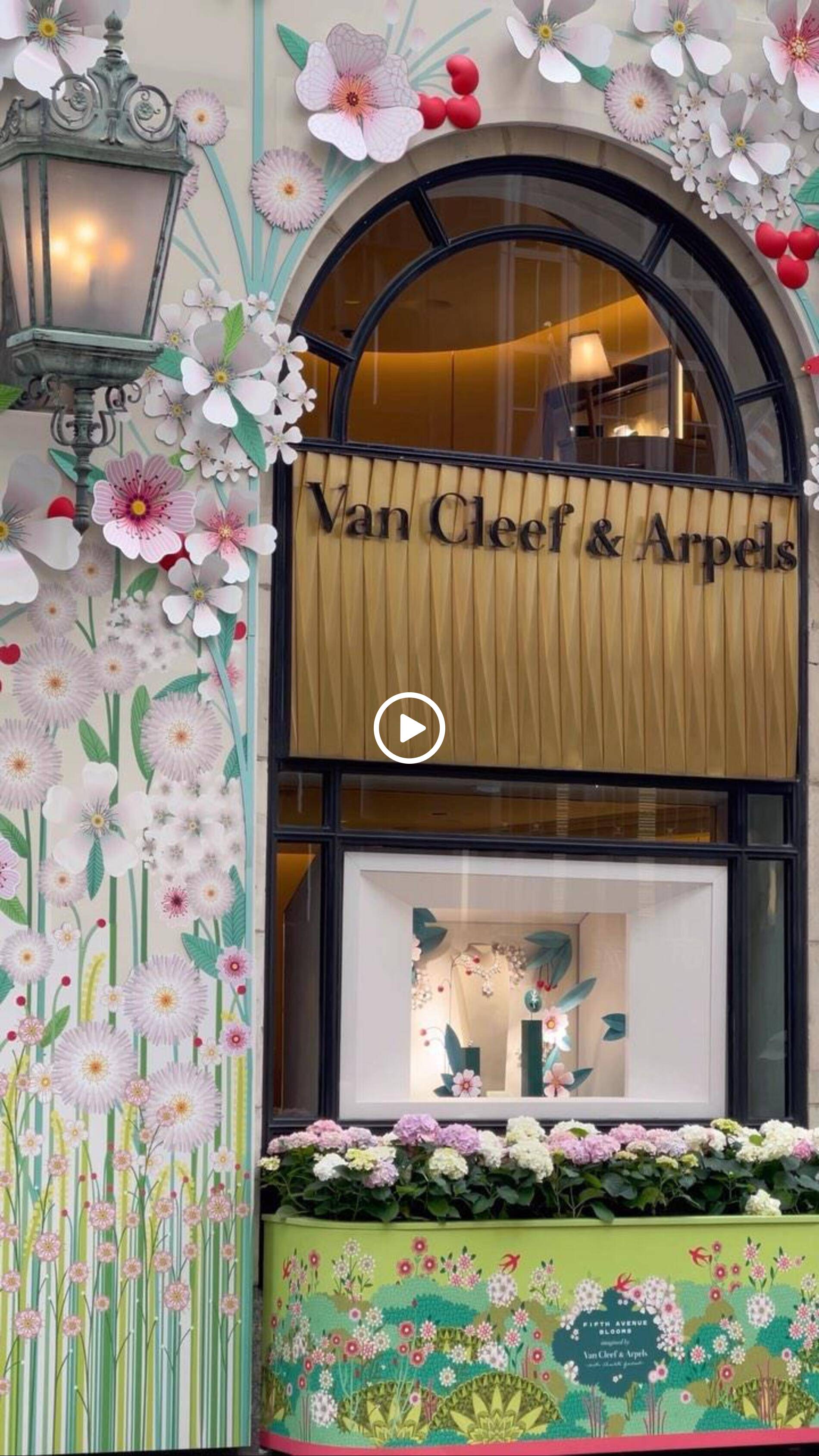 Fifth Avenue Blooms by Van Cleef & Arpels in New York City | SENATUS
