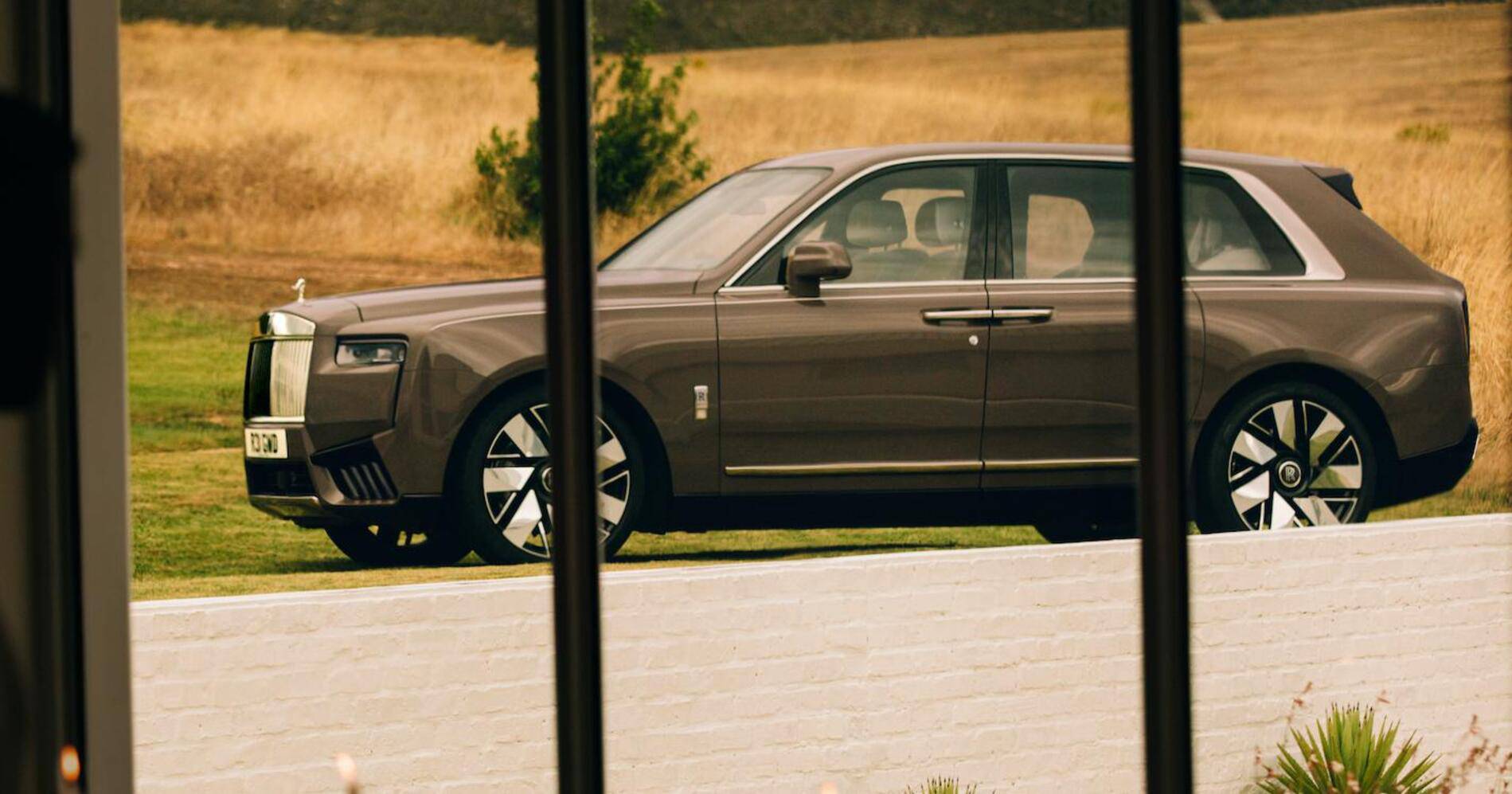 Rolls-Royce launches the second generation of its super-luxury SUV with ...
