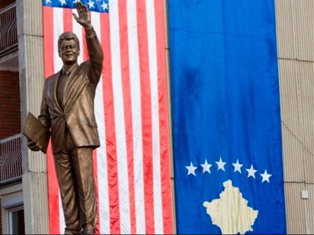 Bill Clinton Statue in Kosovo | SENATUS
