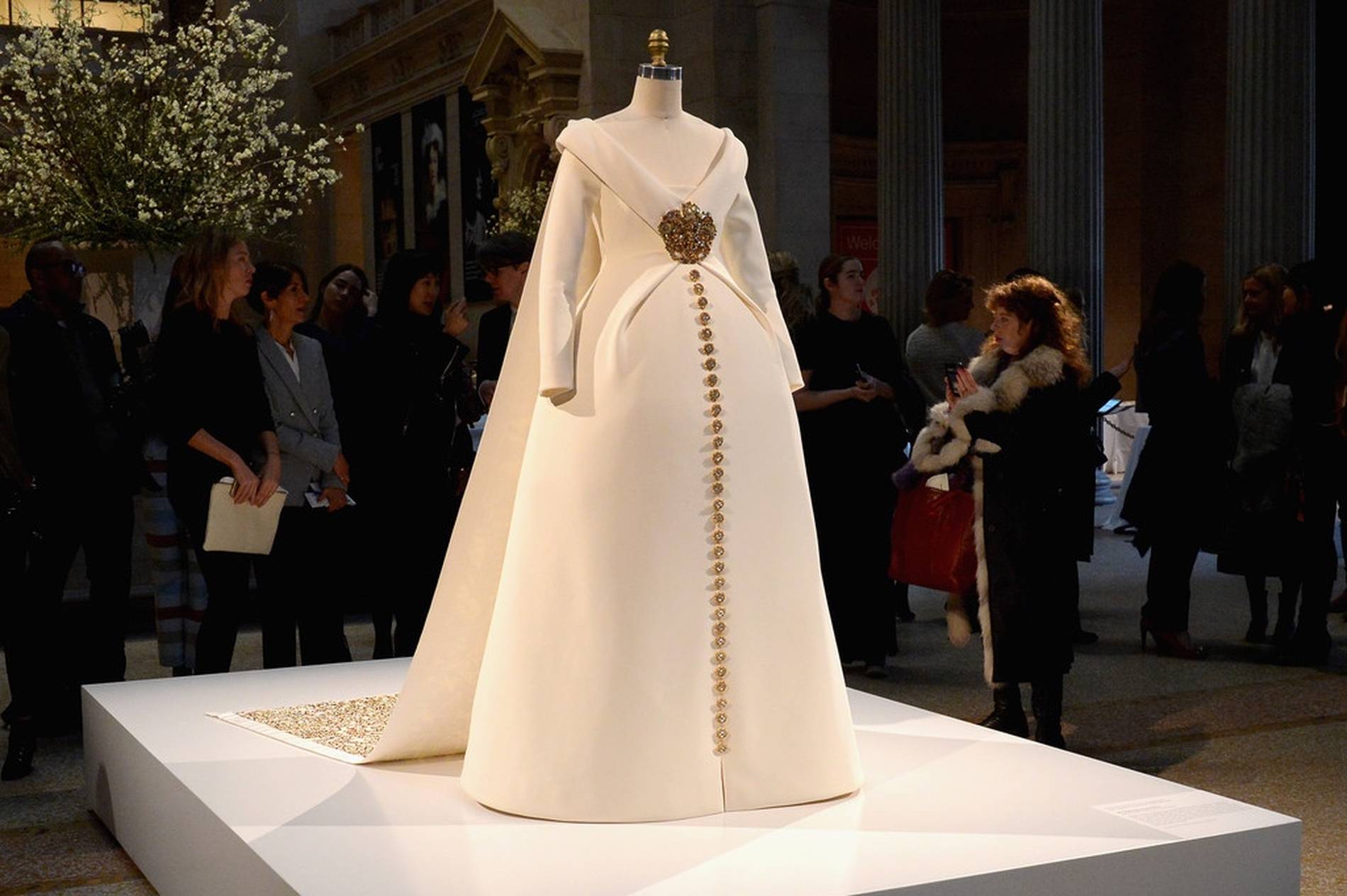 'Manus x Machina: Fashion in an Age of Technology' at the Costume ...