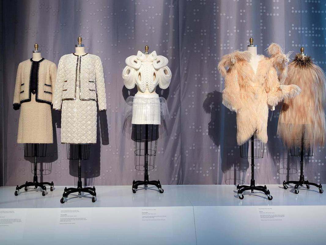'Manus x Machina: Fashion in an Age of Technology' at the Costume ...