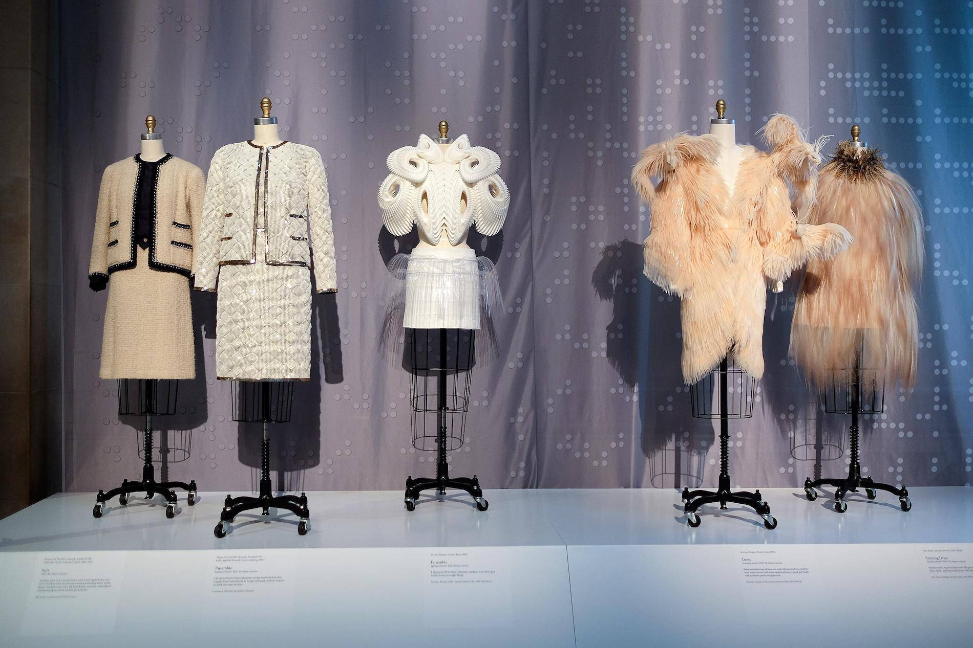 'Manus x Machina: Fashion in an Age of Technology' at the Costume ...