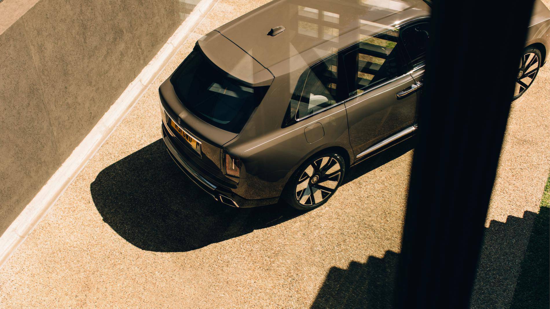 Rolls-Royce launches the second generation of its super-luxury SUV with ...