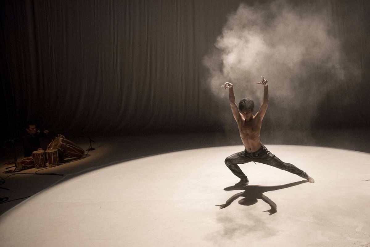 'Medium' A Dance Performance at the Esplanade in Singapore | SENATUS